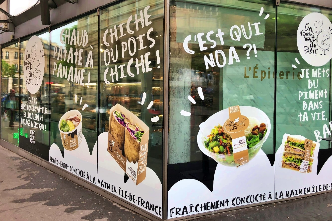 Vitrophanie pour restaurant : créer une expérience unique